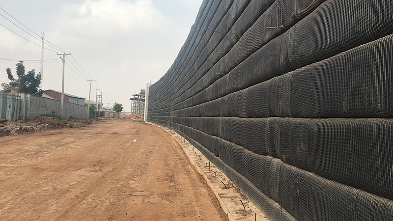 Fortrac geogrid for reinforcement of soils with low bearing capacity